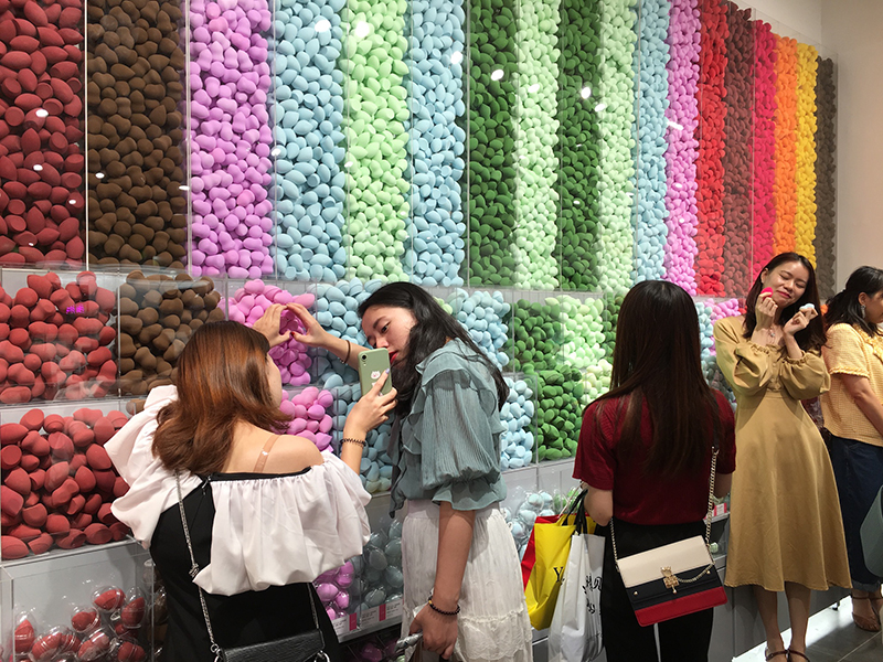 火到限流！独家探店国内首家大型彩妆集合店THE COLORIST-搜狐大视野-搜狐新闻