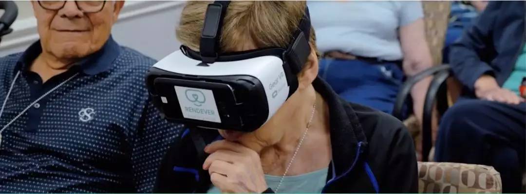 初创公司Rendever让老人戴上VR，没想到奇迹发生了_里德·海斯