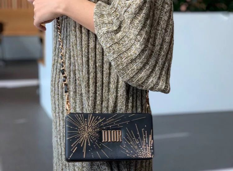 DIOR限量圣诞口红包不同版本内容＆色号详细讲解，附改包教程！-搜狐大视野-搜狐新闻