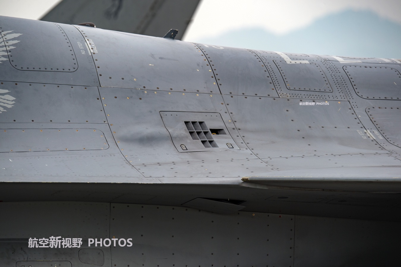 F-16战机已服役41年，仅用3%的复合材料，却是轻型战斗机的标杆_设计