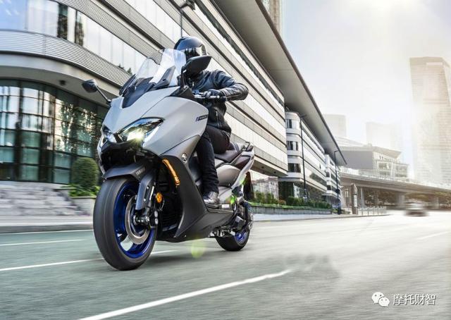 2020款Yamaha Tmax560 改款而来，排量更大，并更新为两个版本_搜狐汽车_搜狐网