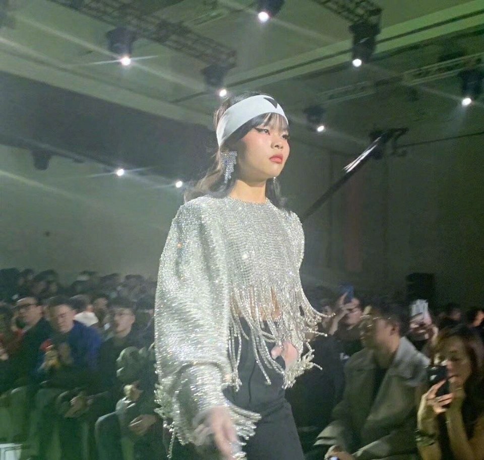 3unshine成员Cindy越来越自信 走秀气场超强！-搜狐大视野-搜狐新闻