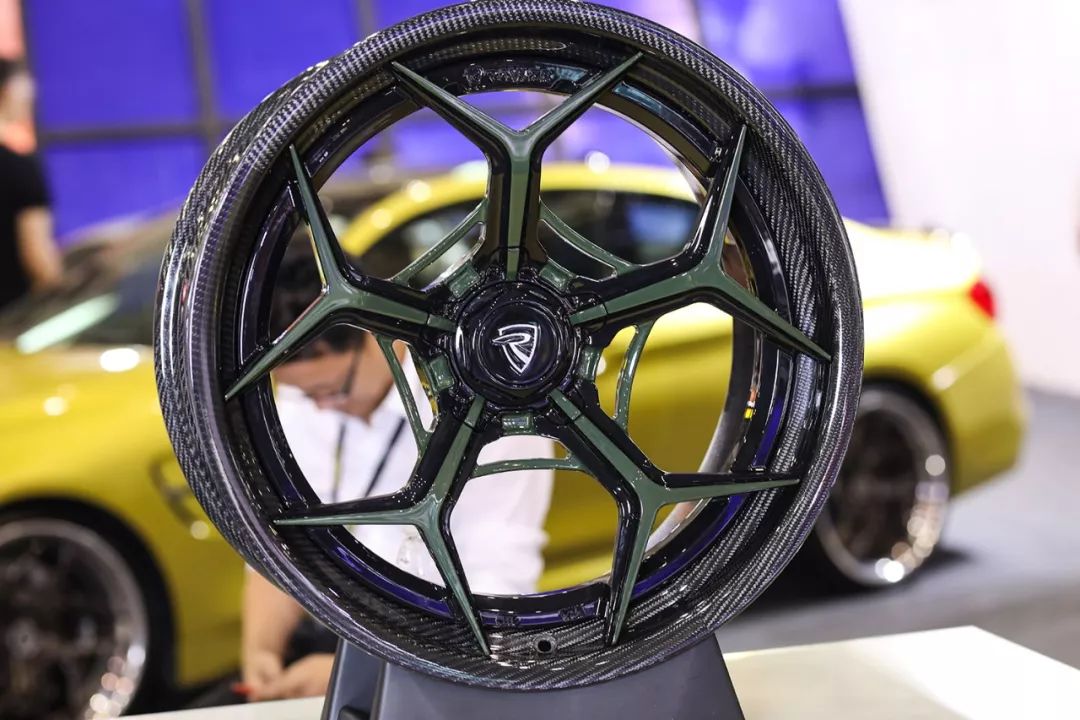 怎么那么好看！RAVIZE华丽亮相AIT 追逐改装潮流不停歇_搜狐汽车_搜狐网