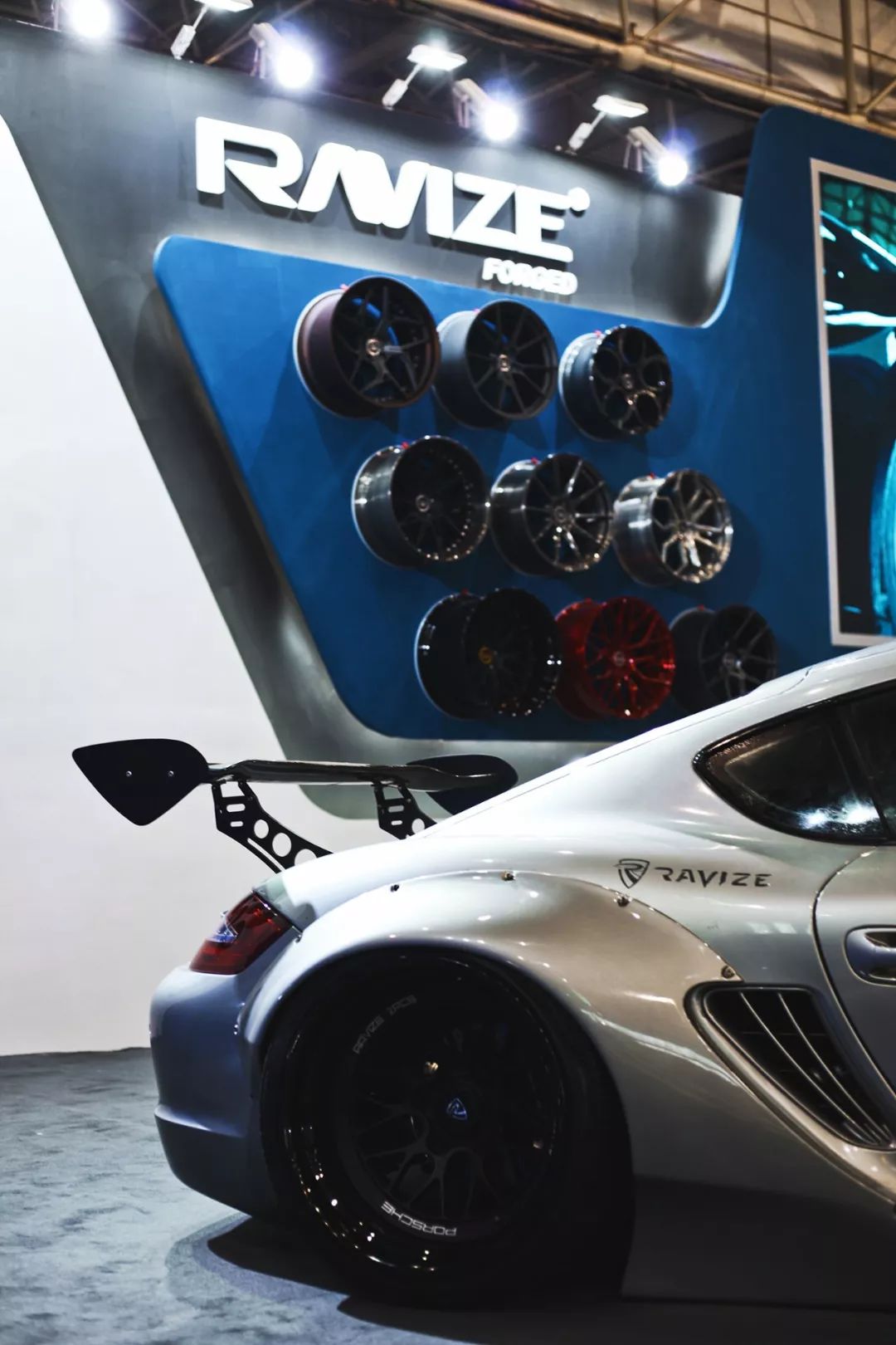 怎么那么好看！RAVIZE华丽亮相AIT 追逐改装潮流不停歇_搜狐汽车_搜狐网