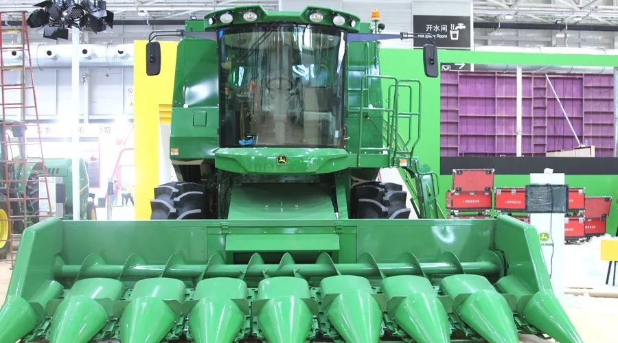 2019中国国际农机展10大谷物收获机：中联重科TE90赋能AI技术，沃得4LZ-5.0系列销量最大 - 液压汇