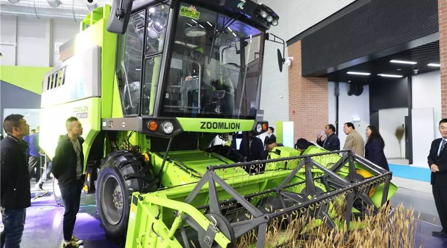 2019中国国际农机展10大谷物收获机：中联重科TE90赋能AI技术，沃得4LZ-5.0系列销量最大 - 液压汇