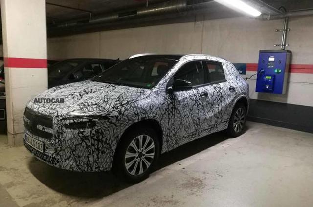 奔驰EQA谍照曝光 基于GLA打造而来_搜狐汽车_搜狐网