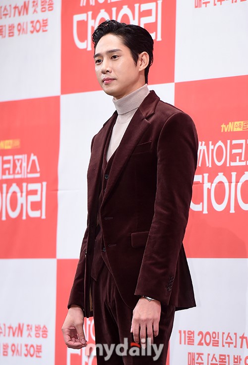 尹施允郑仁仙等出席新剧《精神变态日记》发布会-搜狐大视野-搜狐新闻