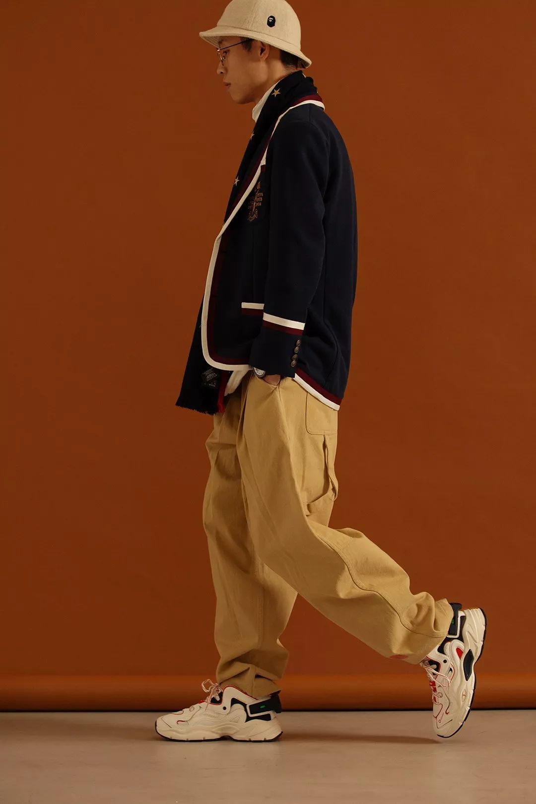 造型示范：西装配球鞋的三种搭配方向_Navy