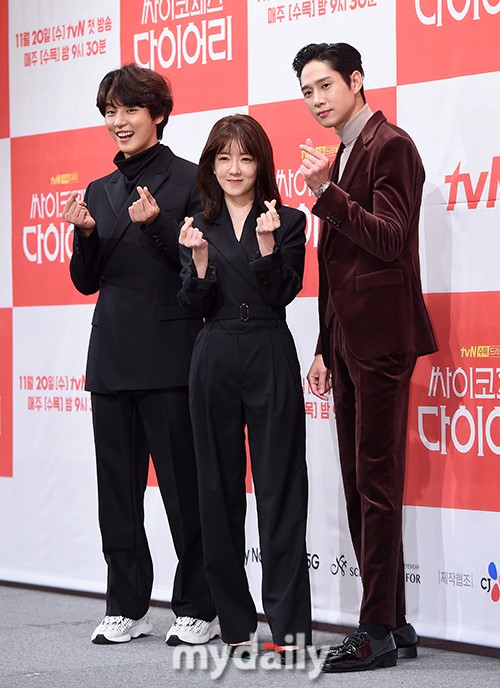 尹施允郑仁仙等出席新剧《精神变态日记》发布会-搜狐大视野-搜狐新闻