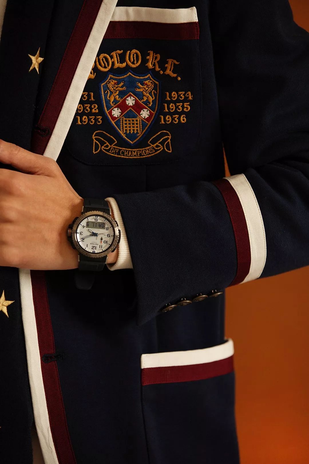 造型示范：西装配球鞋的三种搭配方向_Navy