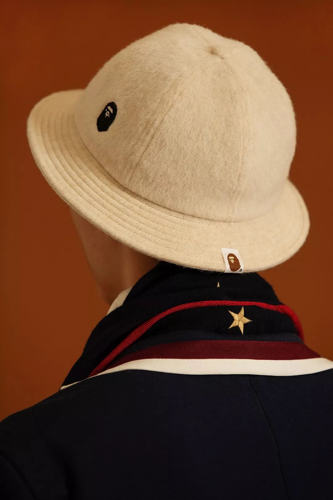 造型示范：西装配球鞋的三种搭配方向_Navy