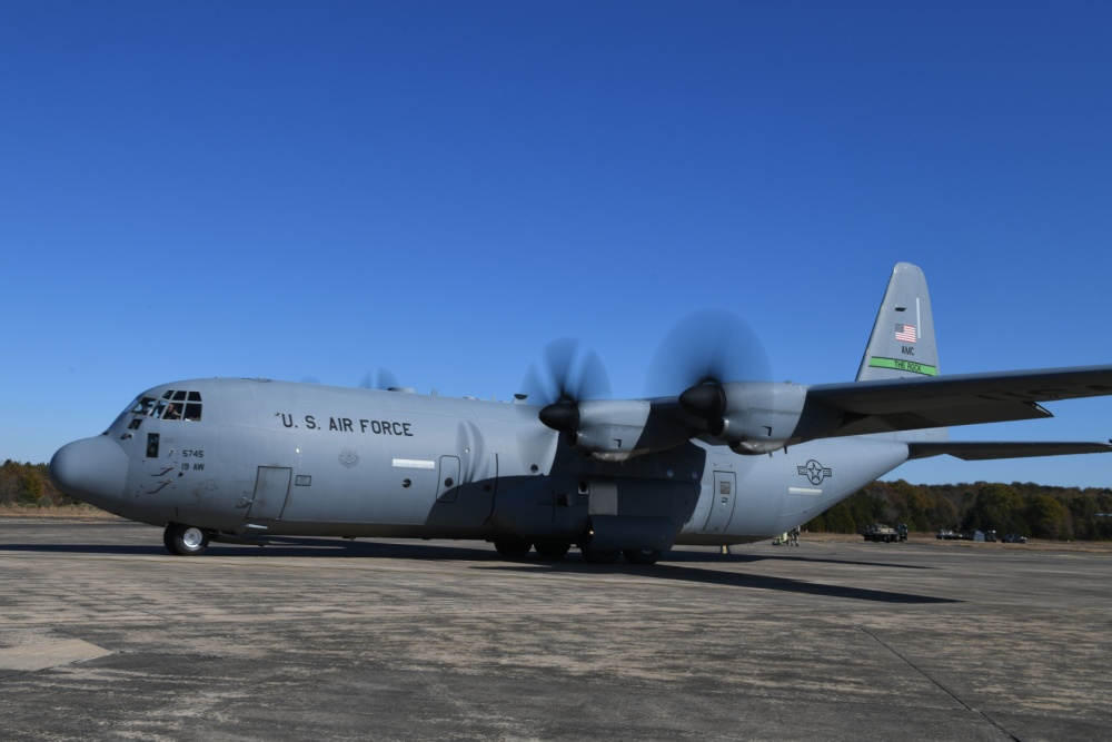 一代名机续写辉煌C-130J全球飞行突破200万小时-搜狐大视野-搜狐新闻