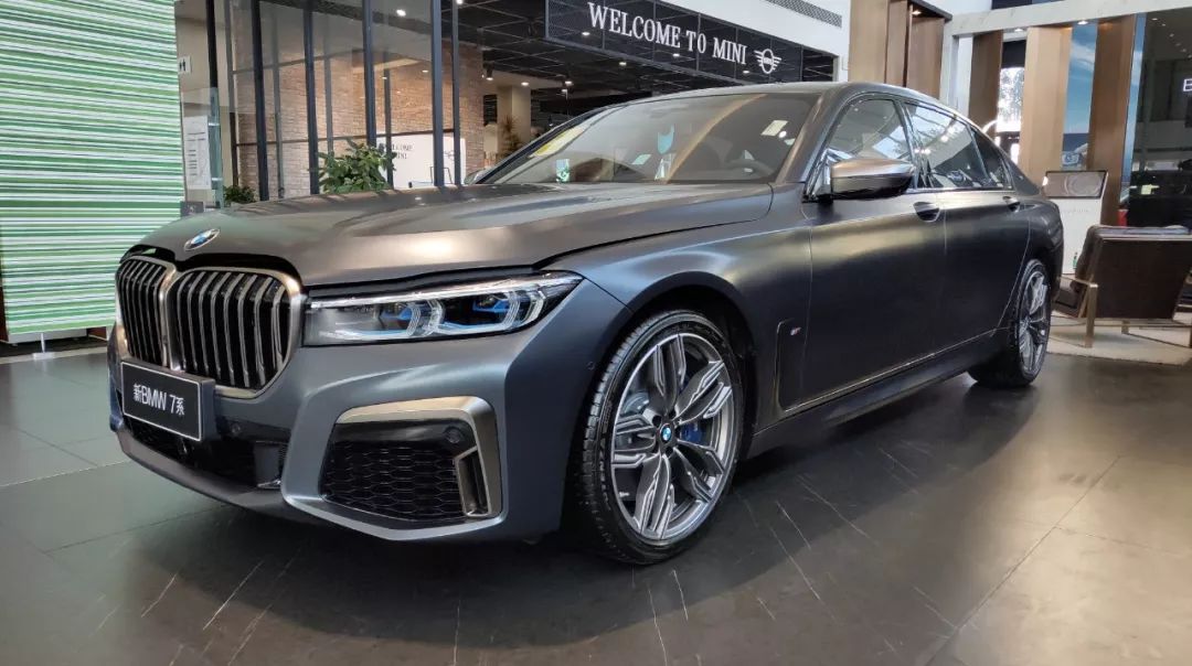 到店体验宝马M760Li，最后的V12王者，破百只需3.8秒！_搜狐汽车_搜狐网