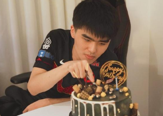 FPX冠军皮肤只有五个？替补Xinyi无法获得冠军皮肤，原因扎心了_总决赛