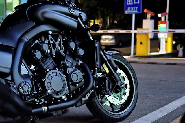 VMAX、R1/R1M，Yamaha 旗舰车型国内现身-搜狐大视野-搜狐新闻