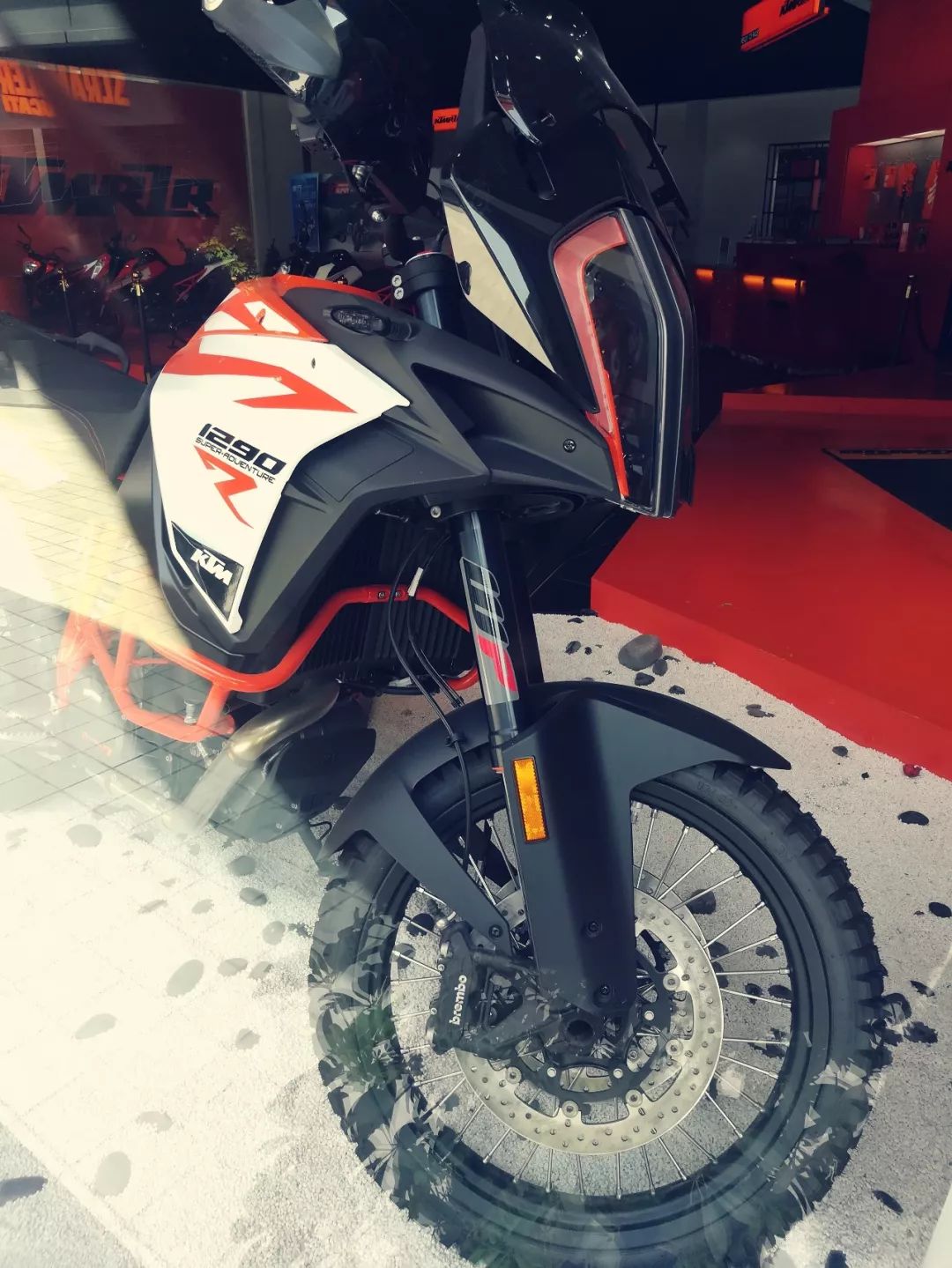【实拍】KTM 1290 ADV R 堪称同等级摩托车中毋庸置疑的顶尖车型！_搜狐汽车_搜狐网