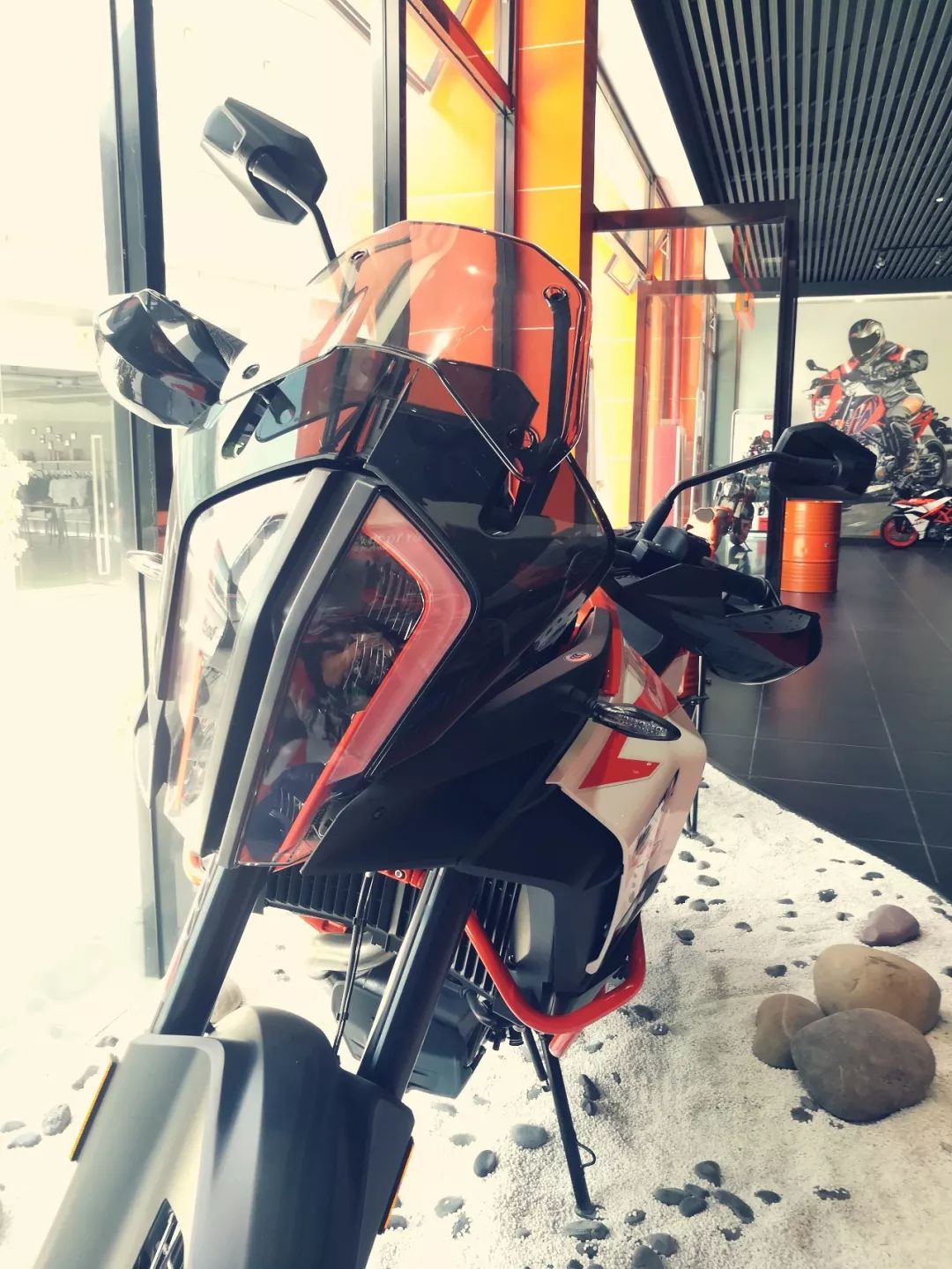 【实拍】KTM 1290 ADV R 堪称同等级摩托车中毋庸置疑的顶尖车型！_搜狐汽车_搜狐网
