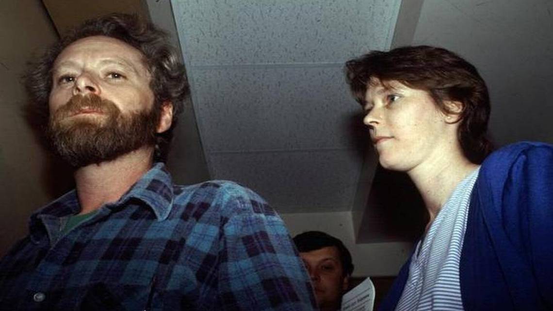 杀害两个女儿，独留儿子的人渣妈妈，服刑30年后或靠产后抑郁脱罪_保拉