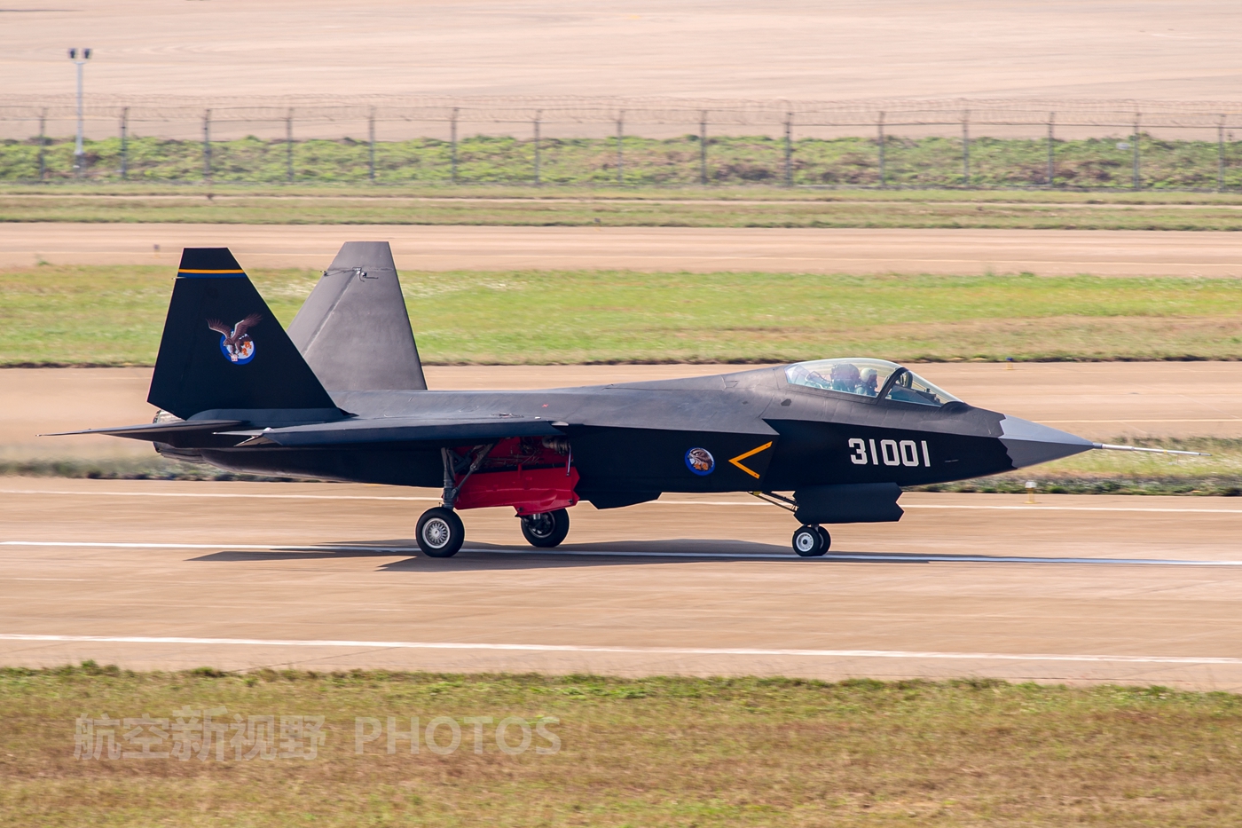 FC-31隐形战机高清组图，国内最神秘的五代机，转正之路遥遥无期_发动机