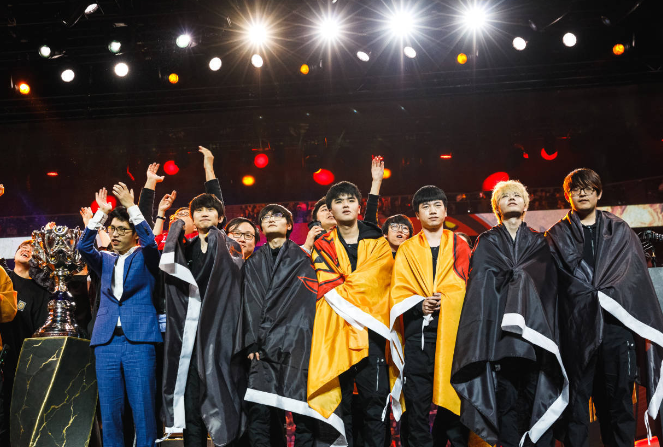 FPX一人离队，隐藏在巨大光芒之下自卑地出走，网友：有IG内味了_xinyi