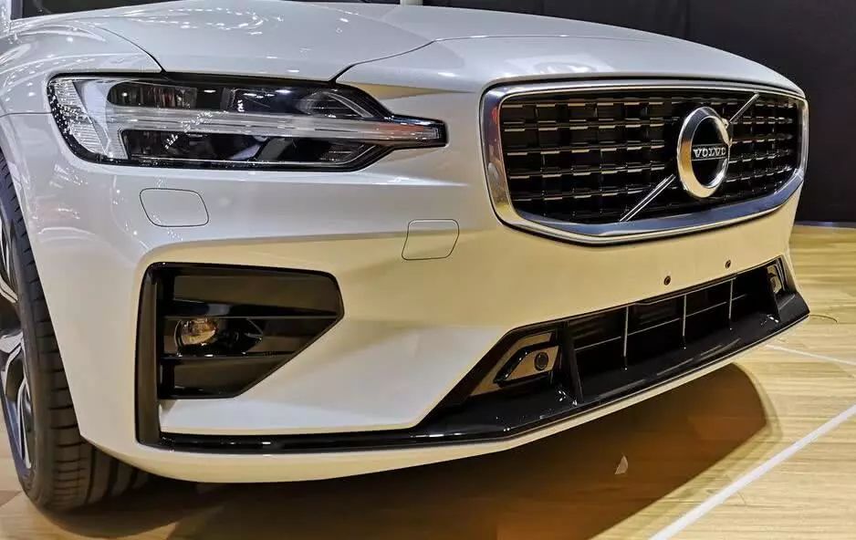 燃油/混动两不误 沃尔沃全新S60预售价28.7万元起_搜狐汽车_搜狐网