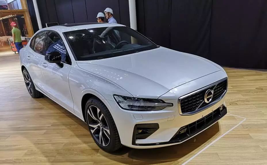 燃油/混动两不误 沃尔沃全新S60预售价28.7万元起_搜狐汽车_搜狐网