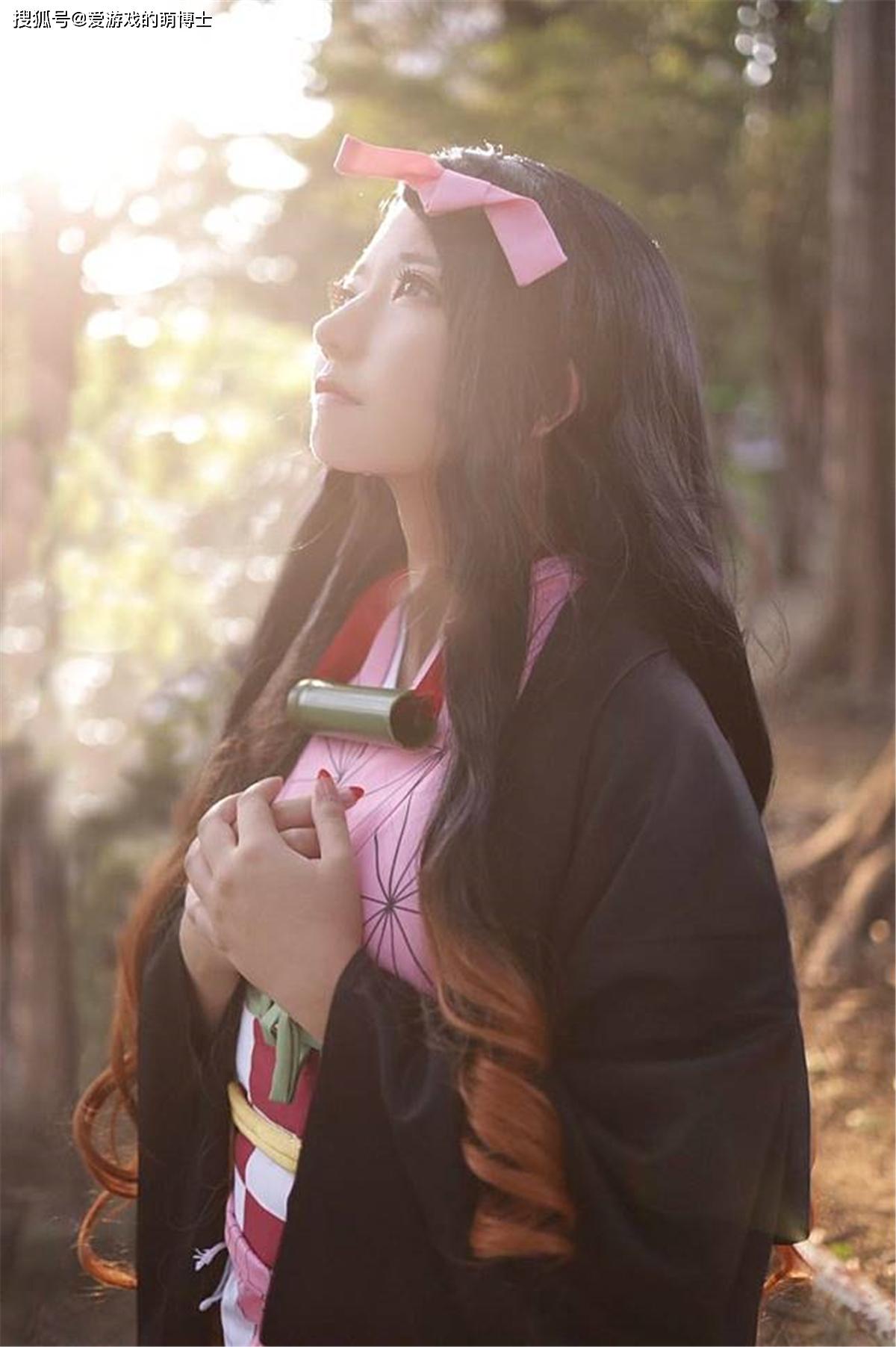 日本正妹同时cos《鬼灭之刃》祢豆子和香奈乎，网友：都可爱爆表_Cosplay