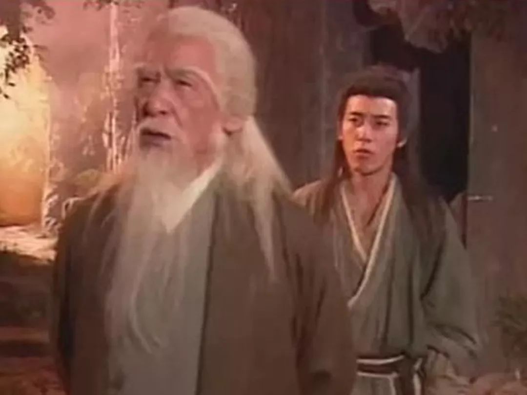 风清扬在传剑时，为何屡次提及岳不群？_令狐