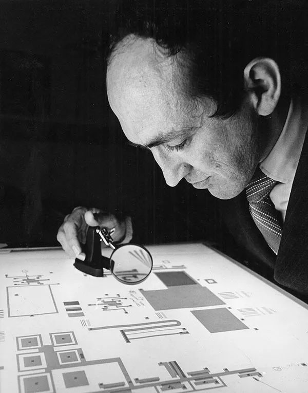 科技里程碑：IBM 科学家 Robert H. Dennard 与改变世界的芯片_存储器