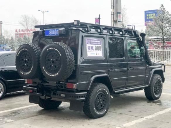 湖北遇到奔驰G300P，后挂两个全尺寸备胎，车主曾花40万进行改装_搜狐汽车_搜狐网