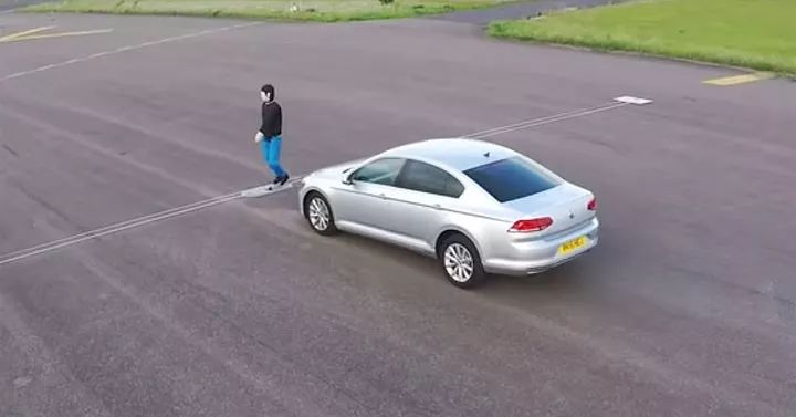 AEB专题二：AEB怎么测？_搜狐汽车_搜狐网