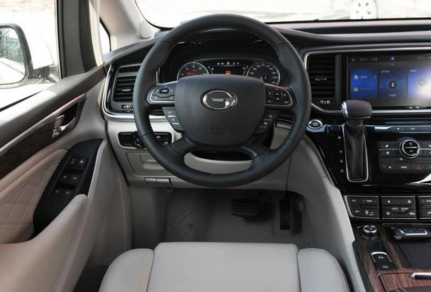 传祺GM8：对标别克GL8，标配2.0T+爱信6AT+LED大灯-搜狐大视野-搜狐新闻