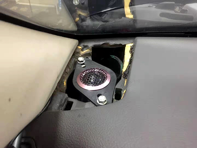 丰田皇冠汽车音响改装黄金声学三分频，沈阳慧声无损升级_搜狐汽车_搜狐网