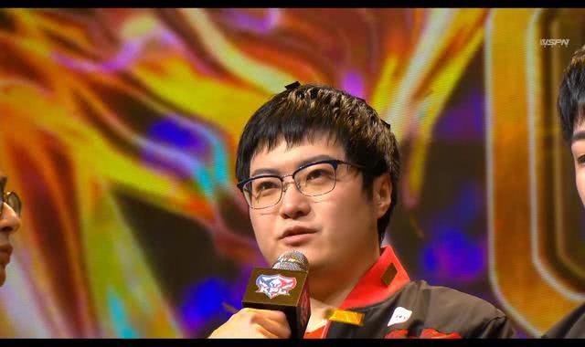 AG战胜QG拿到冠军，老帅获FMVP发言感人：我从来不是天赋型选手_比赛