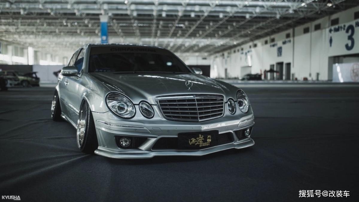 经典四眼奔驰W211姿态改装，气动团伙诠释玩车态度！_搜狐汽车_搜狐网