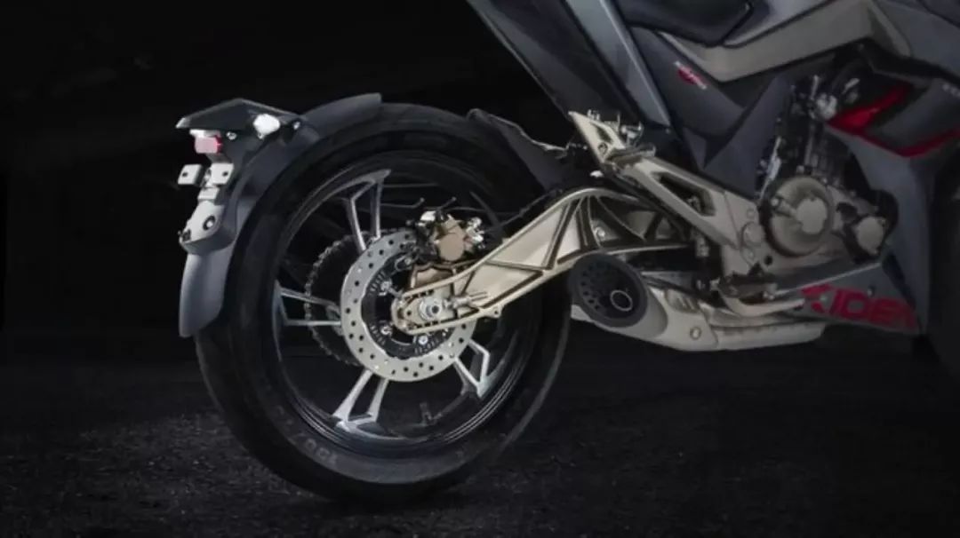 配备博世ABS、滑动离合、无钥匙启动！1.38万启典入门级街车KD150上市_搜狐汽车_搜狐网