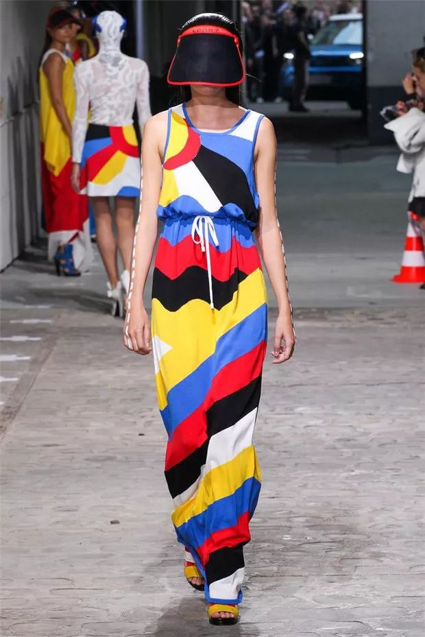 纯粹并不简单 | 蒙德里安不只有红黄蓝_Gein