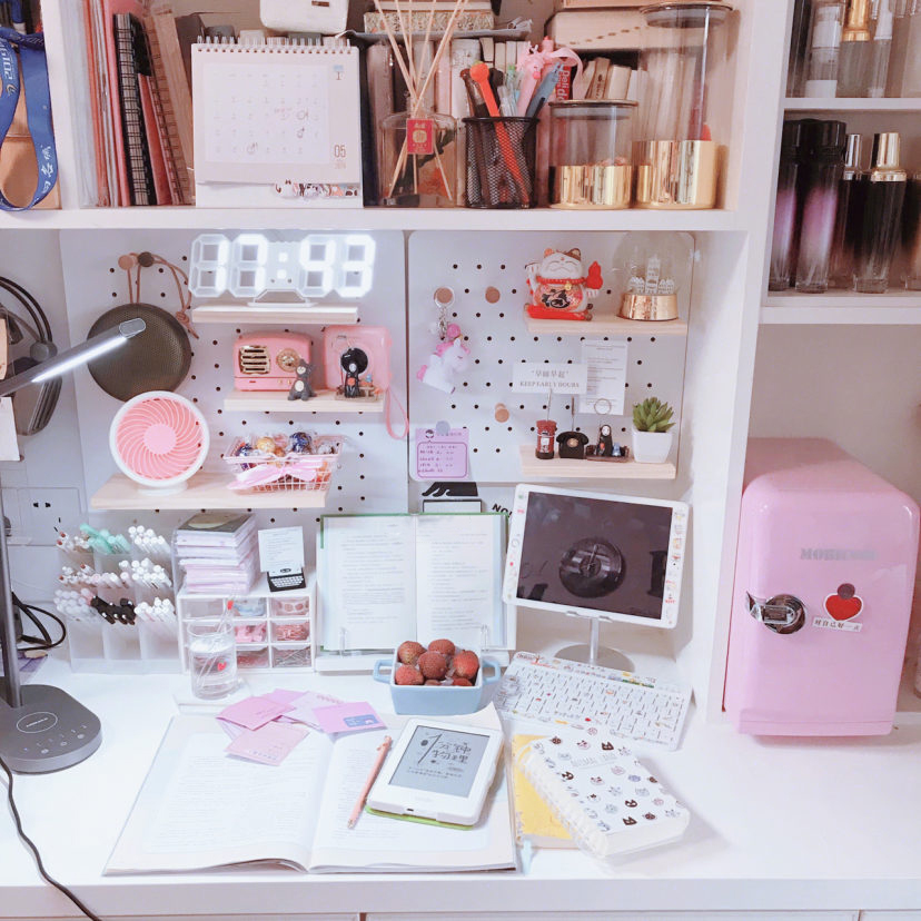 23套获赞无数的ins风书桌，打造仅需这几步，颜值高还实用！_装饰
