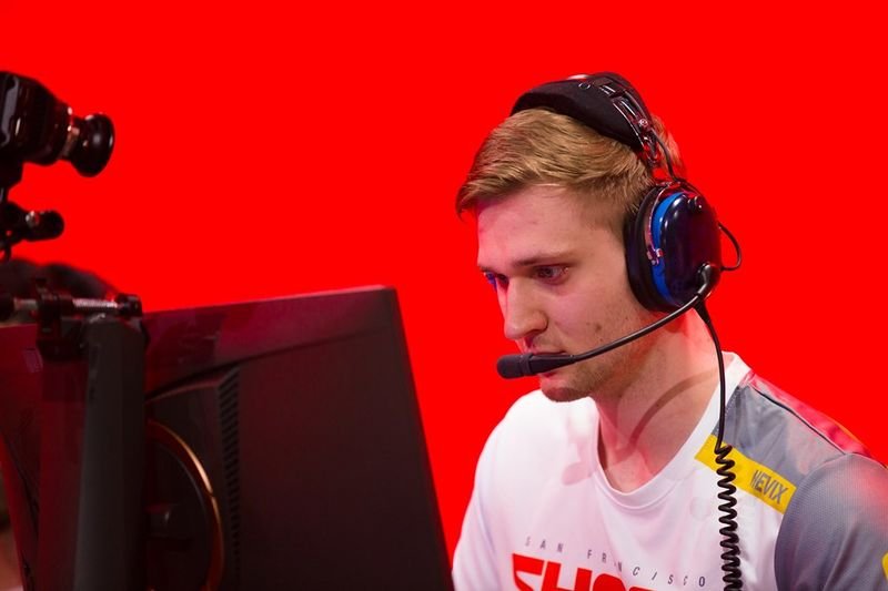 OWL选手看待全球开赛，Surefour：上海观众很热情，还能见到粉丝_比赛