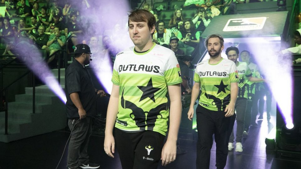 OWL选手看待全球开赛，Surefour：上海观众很热情，还能见到粉丝_比赛