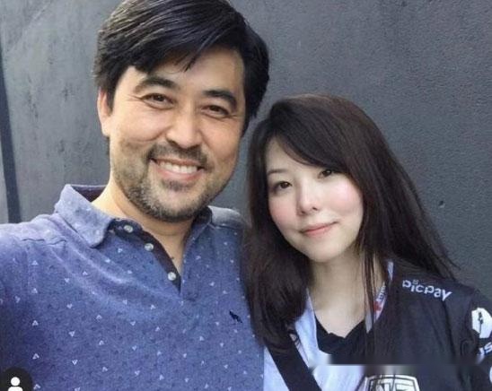 大家都是“十年老粉”起底《英雄联盟》巴西最美女辅助Mayumi_比赛