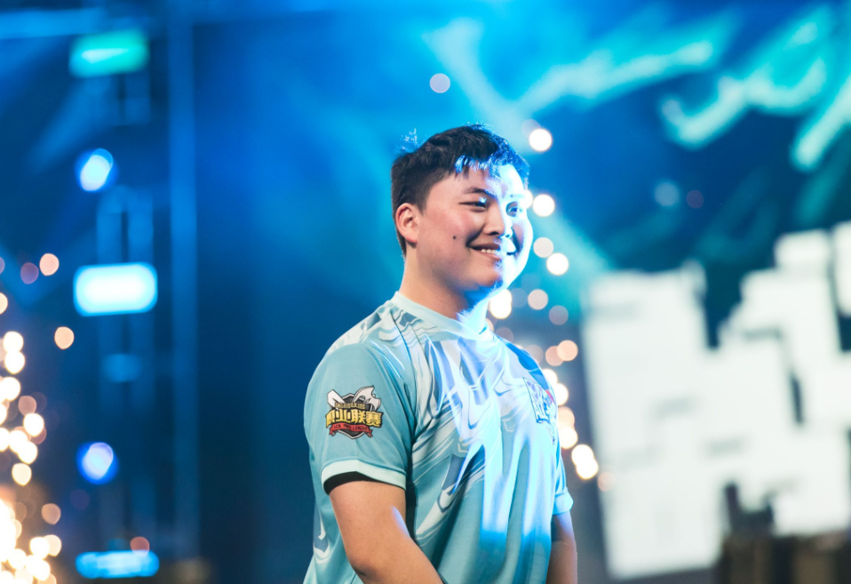 RNG德杯阵容引众怒，xiaohu独揽中单，网友怒怼：又浪费Uzi一年_战队