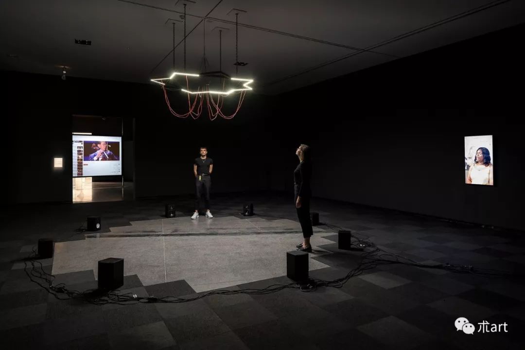 哈龙 · 米尔扎（Haroon Mirza）_作品