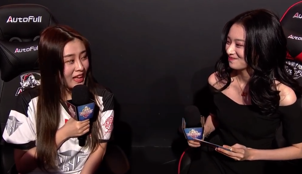 绝地求生赛场出现女性选手，不仅出战黄金大奖赛，还打败4AM和OMG_战队