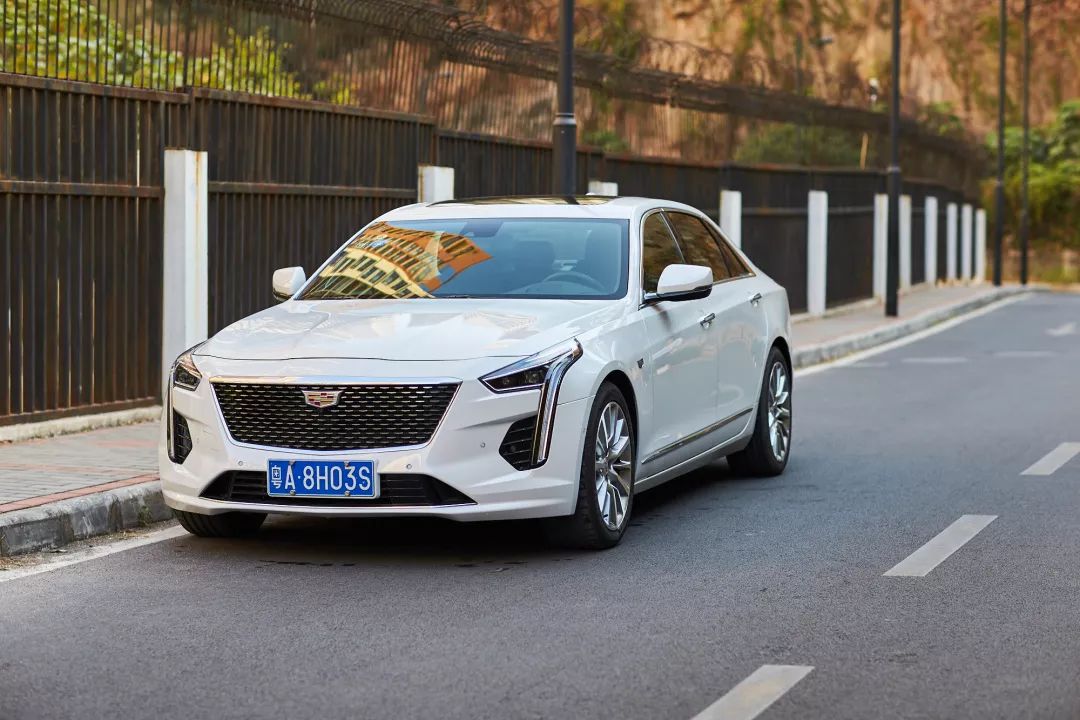 CT6，美式豪华重新定义性价比_搜狐汽车_搜狐网