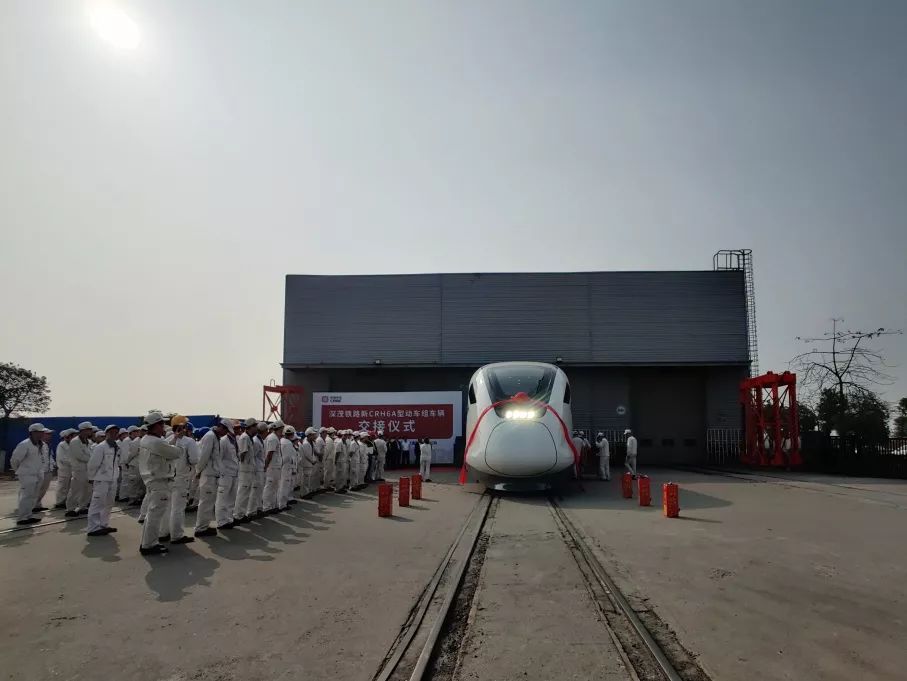 厉害了！首列深茂铁路新CRH6A型动车组，车厢内部曝光！-搜狐大视野-搜狐新闻