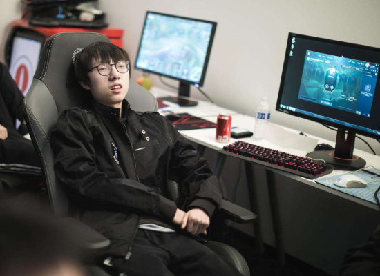 RNG成立七周年，5位选手加入名人堂，阵容简直强到不行_战队