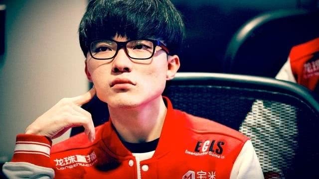 Faker最落寞的一次回头，偷家成功想分享，回头却发现空无一人_时候