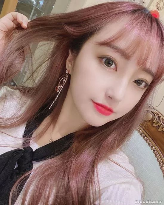 球技过人的白皙正妹 韩国蜂腰美腿的网红模特_rahee_s